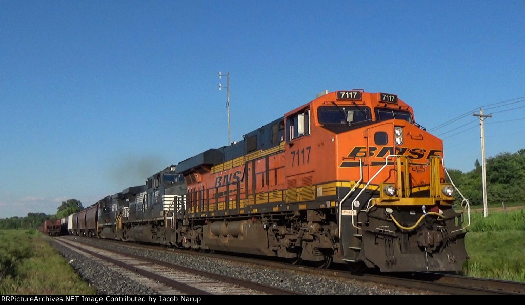 BNSF 7117 East